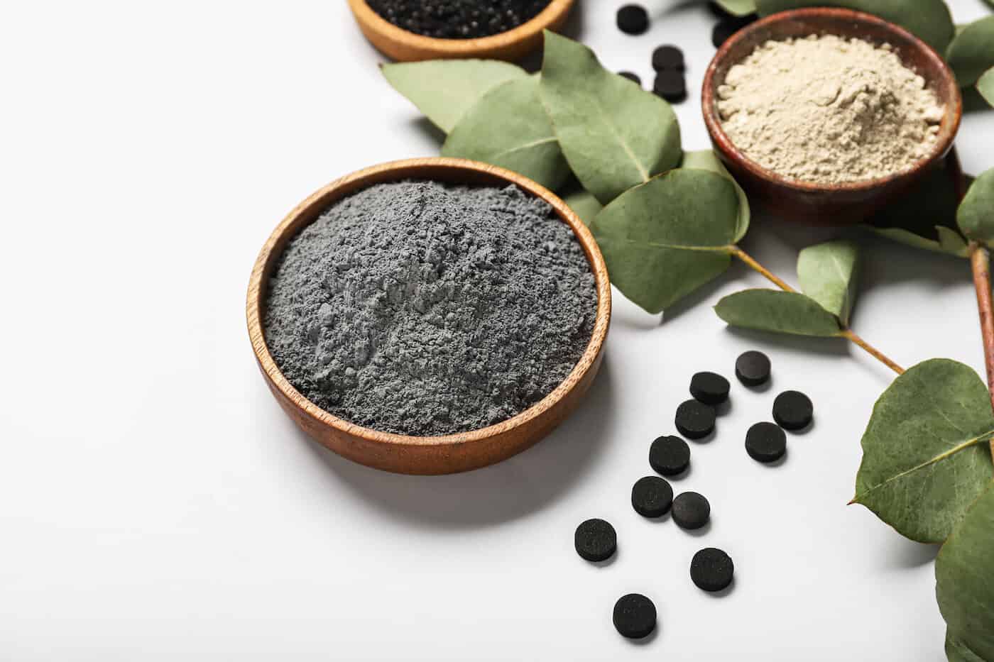Charbon actif : 5 bienfaits, 5 utilisations et 2 dangers | bioaddict.fr