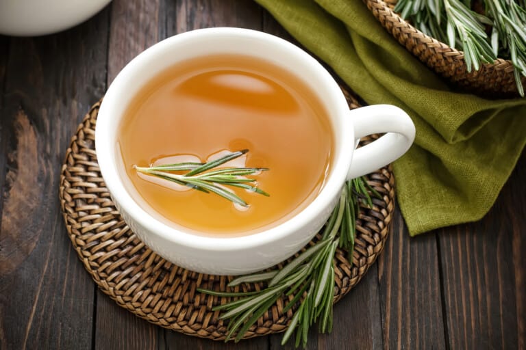 Tisane de thym : les 6 bienfaits de cette infusion | bioaddict.fr